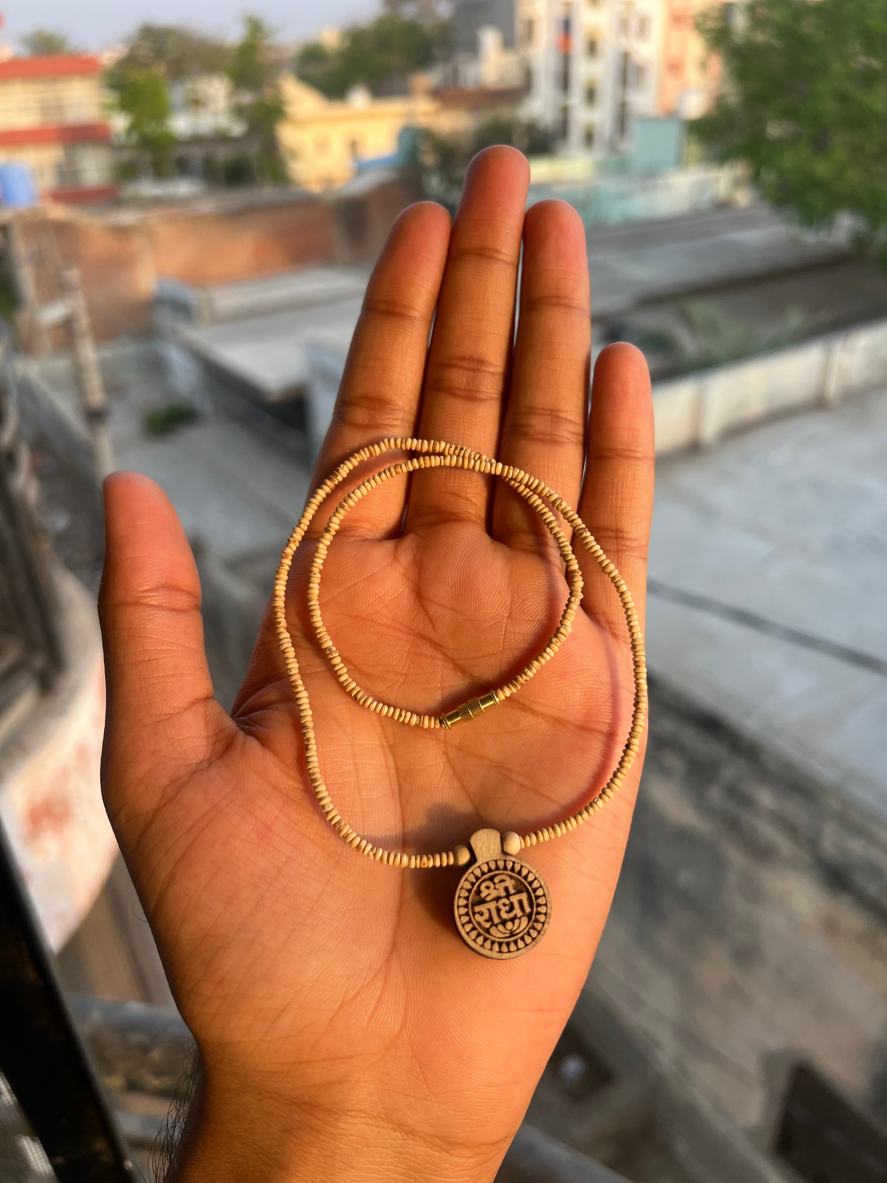 Shri Radha Tulsi Locket & Barik Kanthi Mala ek Round – Tulsimalastore.in